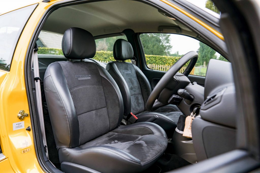 A Mint 980-Mile Renault Clio V6 Just Sold For A Record Price | Carscoops