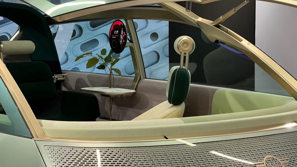 MINI Vision Urbanaut Makes U.S. Debut As A Cute Autonomous Minivan ...