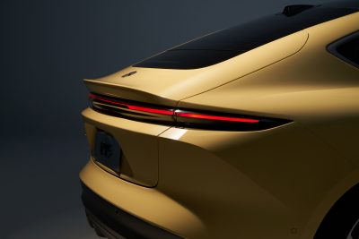 NIO Debuts New ET5 Electric Sedan Rival To Tesla Model 3 With Up To ...