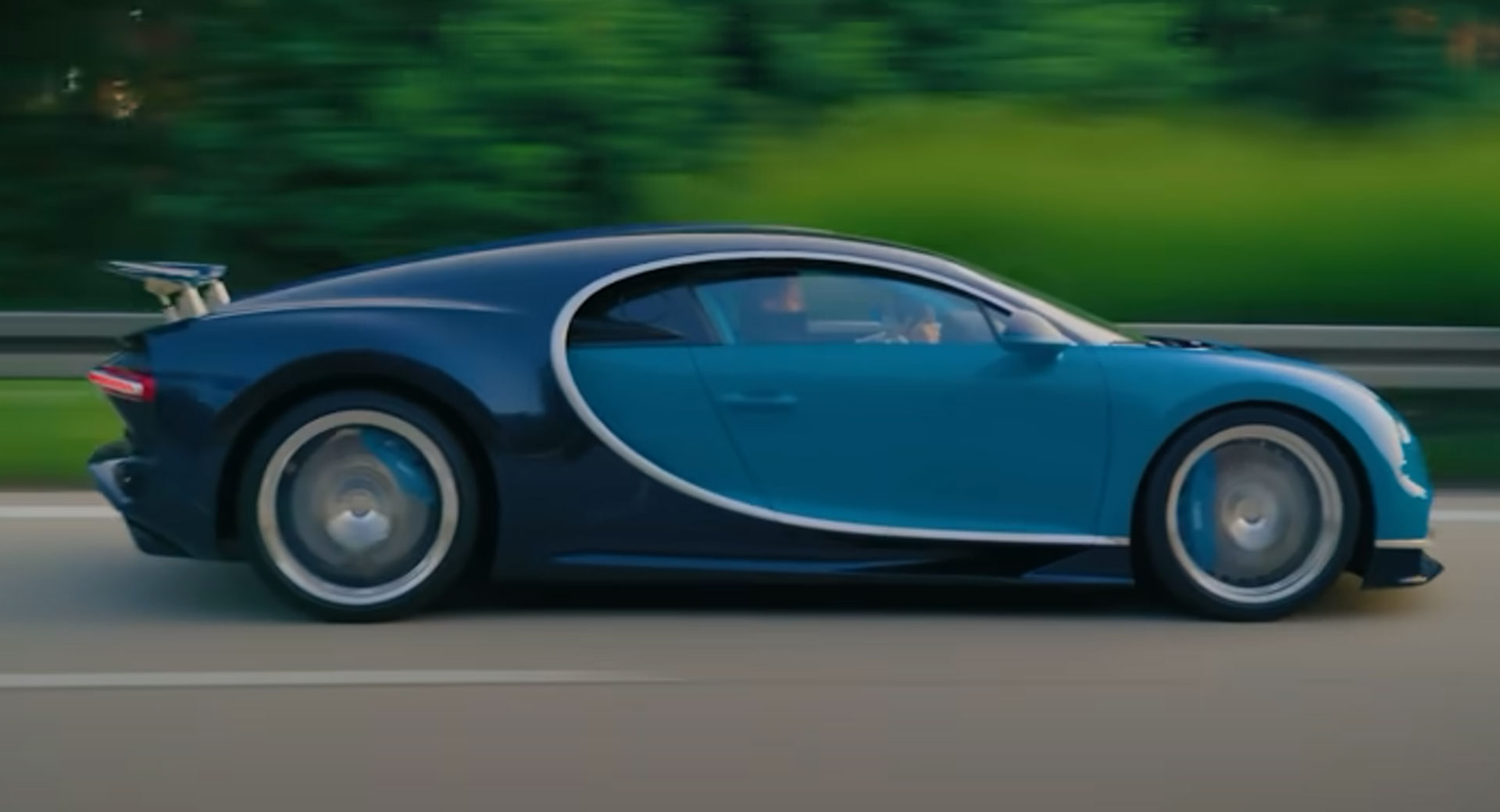 Bugatti Chiron Owner Goes Flat Out On The Autobahn, Hits 257 MPH (414 ...