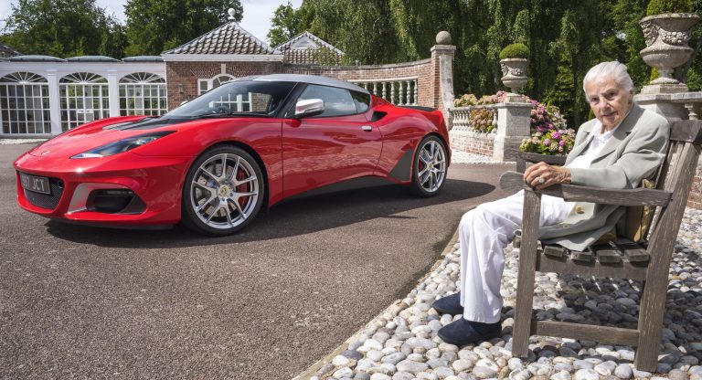 Hazel Chapman, Racing Driver And Lotus Co-Founder, Passes Away At Age ...