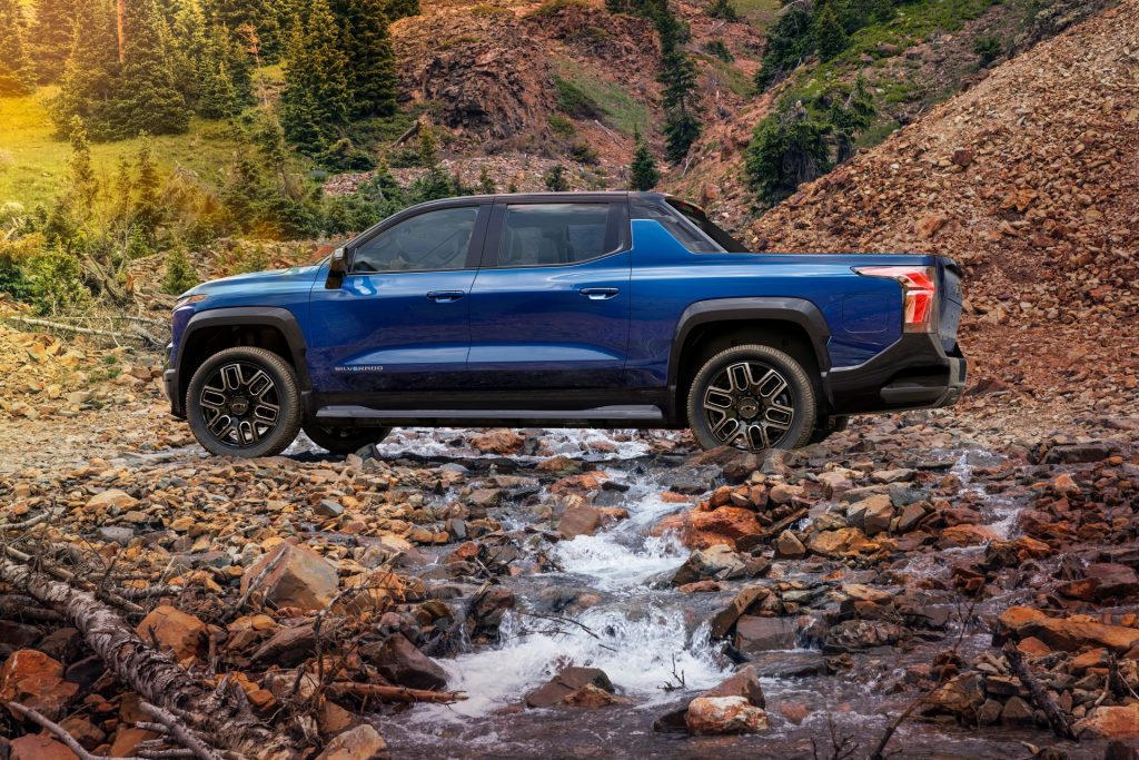 2024 Chevrolet Silverado EV Debuts With 664 HP, 400 Mile Range, And The ...