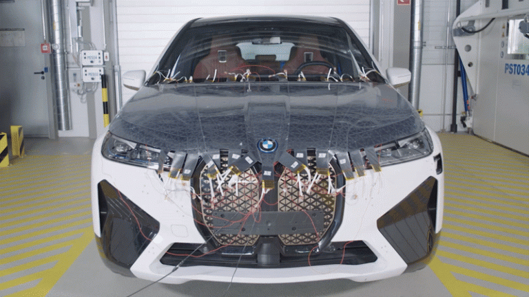 BMW’s E Ink Body Wrap Can Change From Black To White At The Touch Of A ...