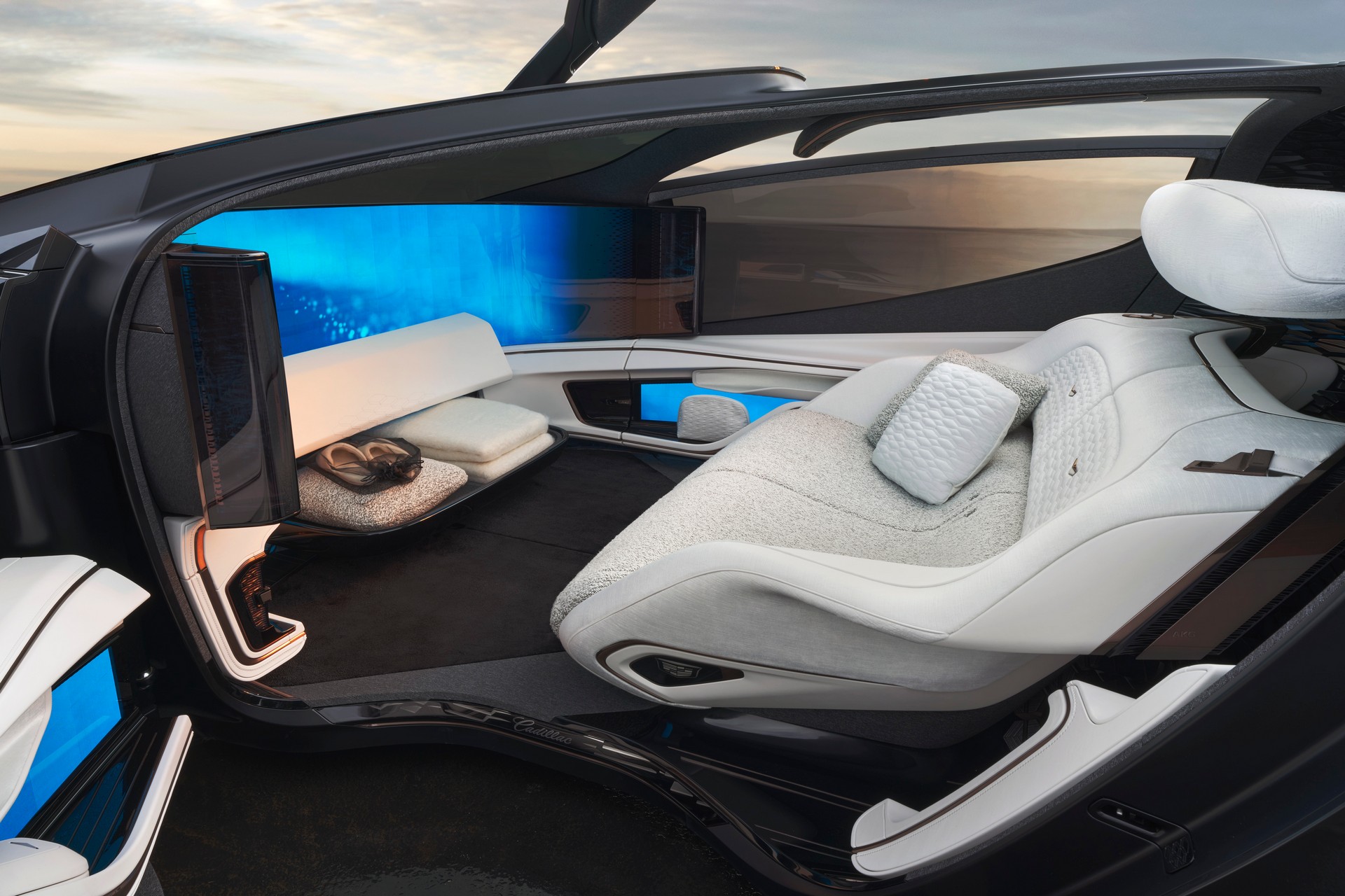 Cadillac InnerSpace Concept Debuts As A Luxurious, Autonomous Coupe ...
