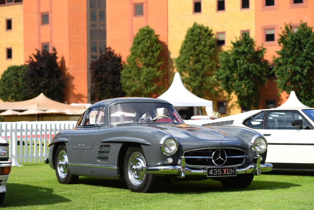 The Mercedes 300SL Gullwing Was Practically A Parts-Bin Special, So How ...