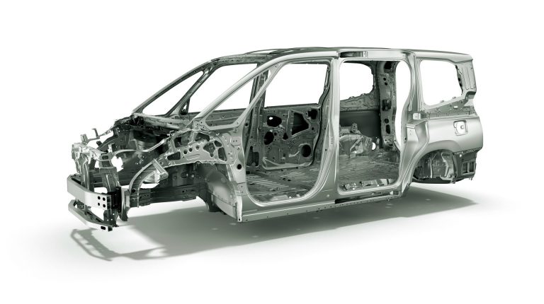Toyota Noah And Voxy Minivans Debut In Japan With Up To Eight Seats And ...