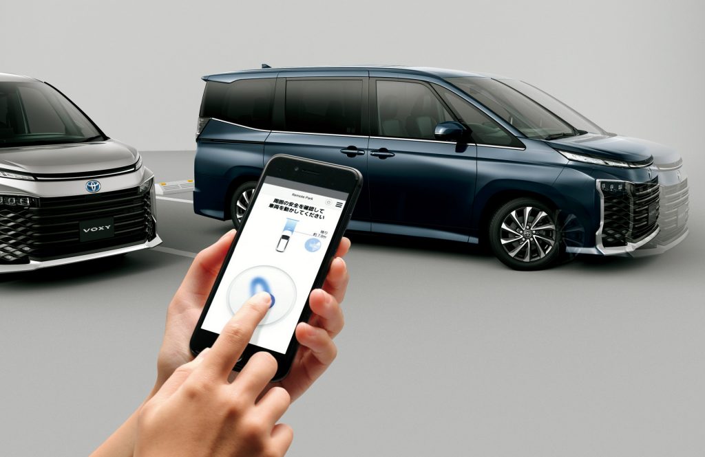 Toyota Noah And Voxy Minivans Debut In Japan With Up To Eight Seats And ...