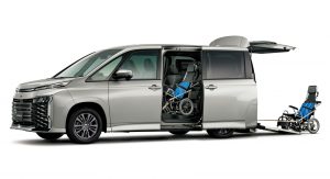 Toyota Noah And Voxy Minivans Debut In Japan With Up To Eight Seats And ...