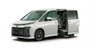 Toyota Noah And Voxy Minivans Debut In Japan With Up To Eight Seats And ...