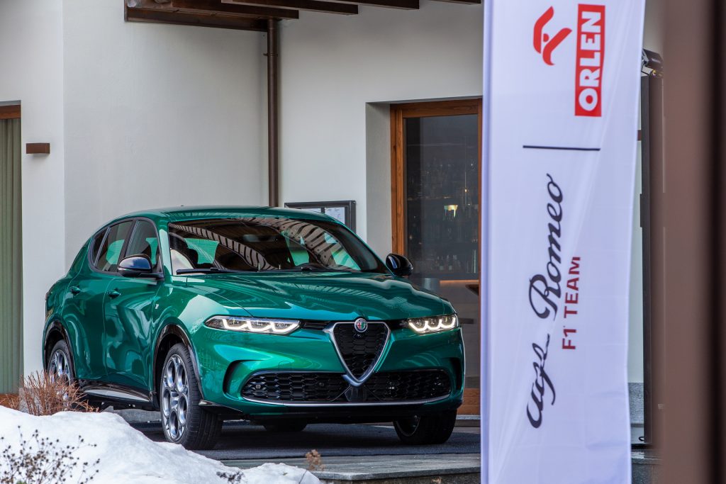 Alfa Romeo F1 Drivers Get First Taste Of The New Tonale | Carscoops
