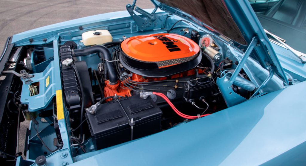 1970 Dodge Charger Hemi Engine