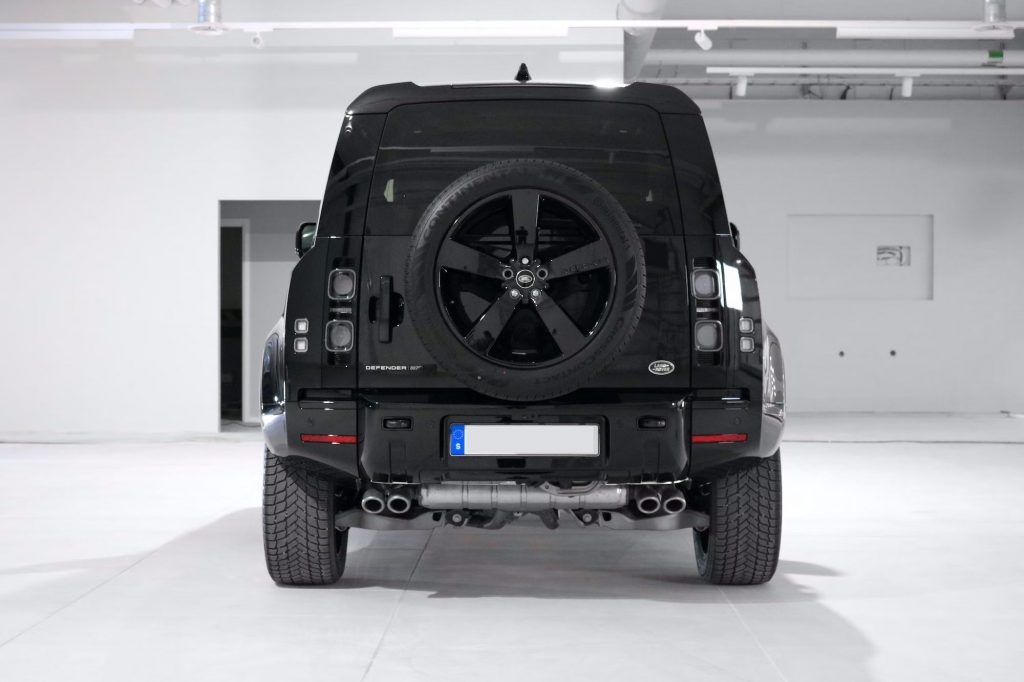 Channel Your Inner 007 With This Limited Run Land Rover Defender V8 ...