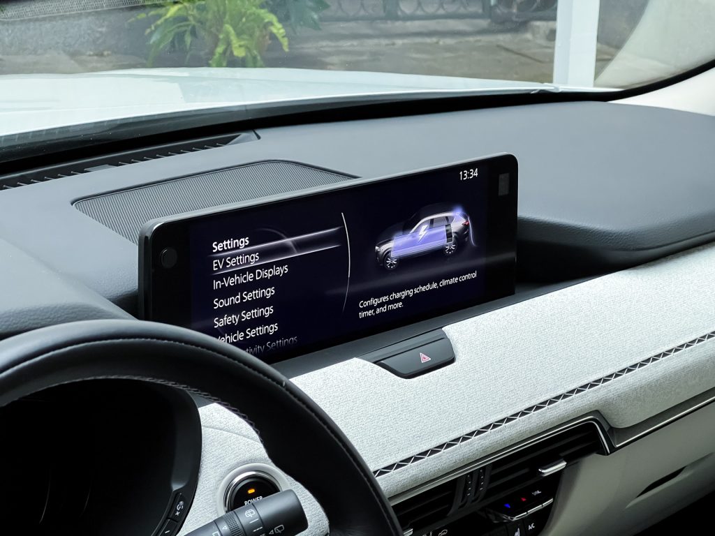 Take A Close Look At The New Mazda CX-60 That Introduces Us To Straight ...