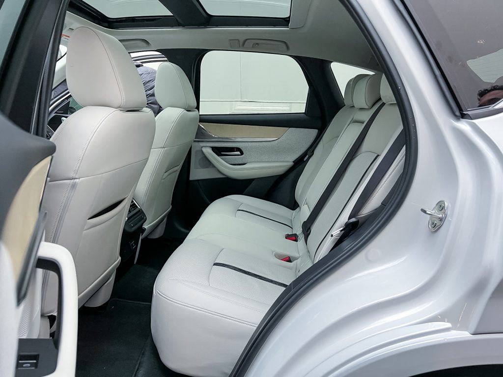 Take A Close Look At The New Mazda CX-60 That Introduces Us To Straight ...