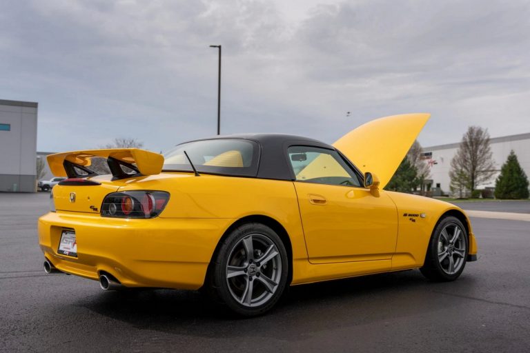 A 123-Mile Honda S2000 CR On BaT Has Already Reached $102,000 With 5 ...