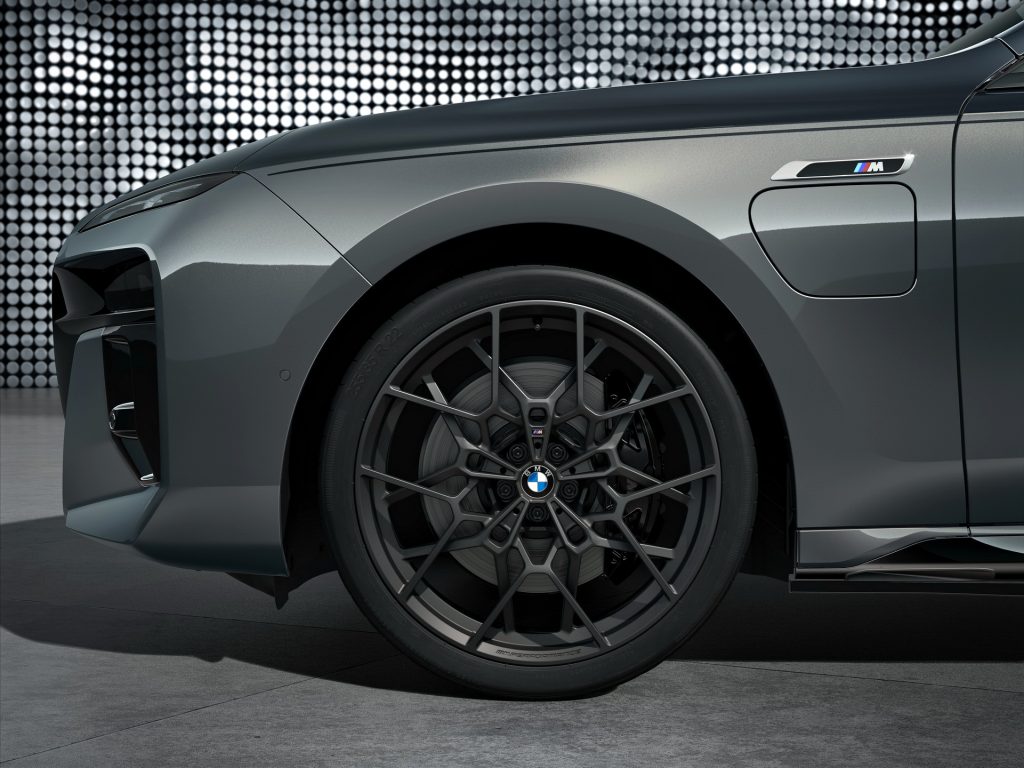 New BMW M760e And i7 M70 xDrive Performance Models Coming In 2023 With ...