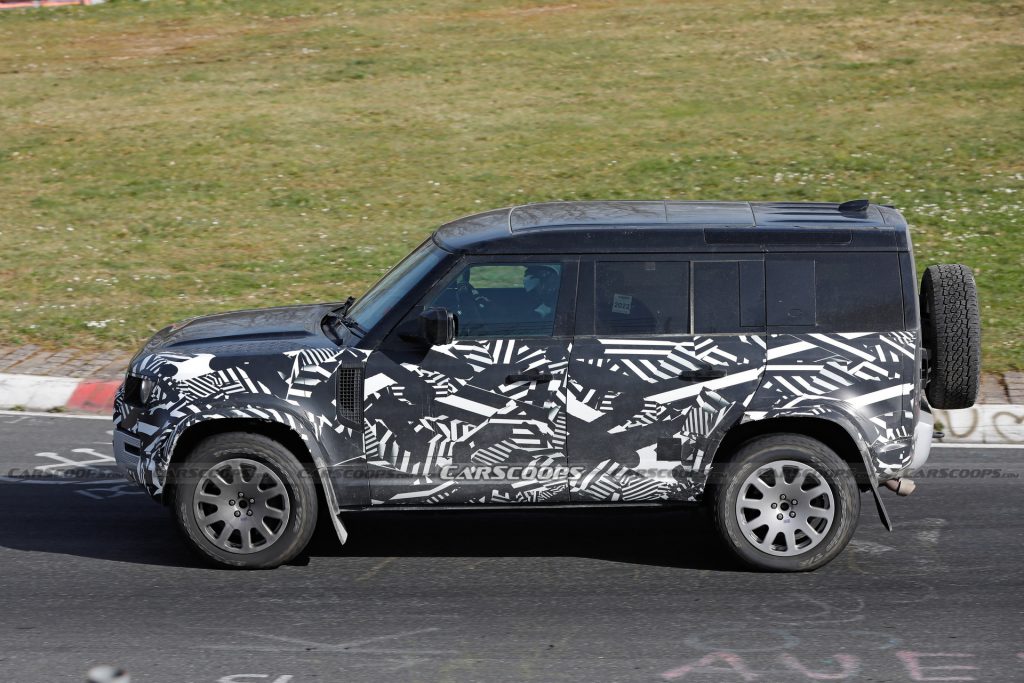 Wild Land Rover Defender SVX / SVR V8 Spied Flexing Its Muscles On The ...