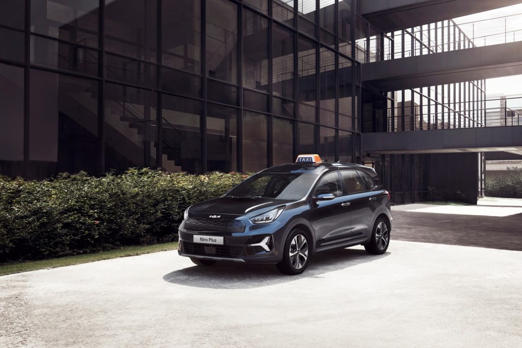Kia Keeps The First-Gen Niro Alive As A Stretched Out Electrified Taxi ...