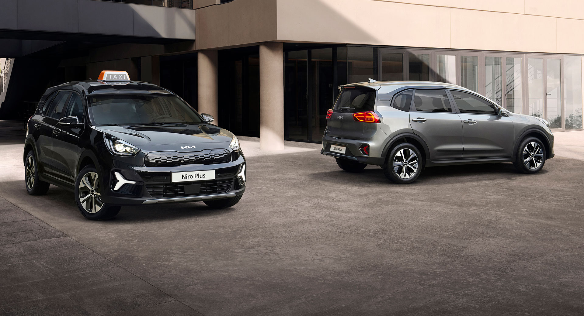 Kia Keeps The First-Gen Niro Alive As A Stretched Out Electrified Taxi ...