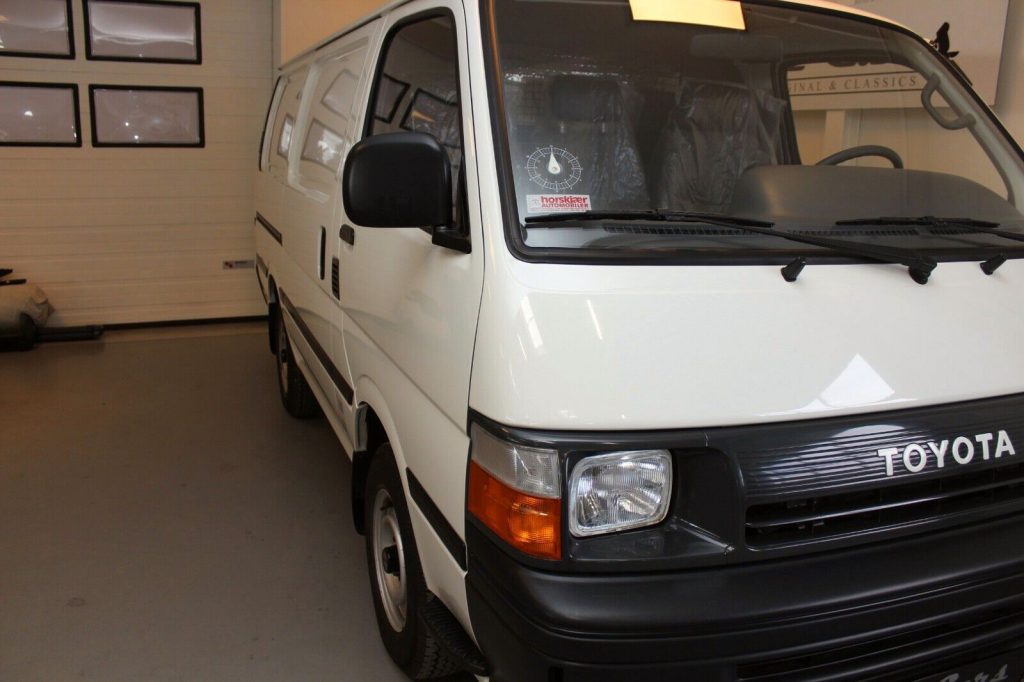Why Hasn’t Anyone Driven This Pristine 1991 Toyota HiAce? | Carscoops