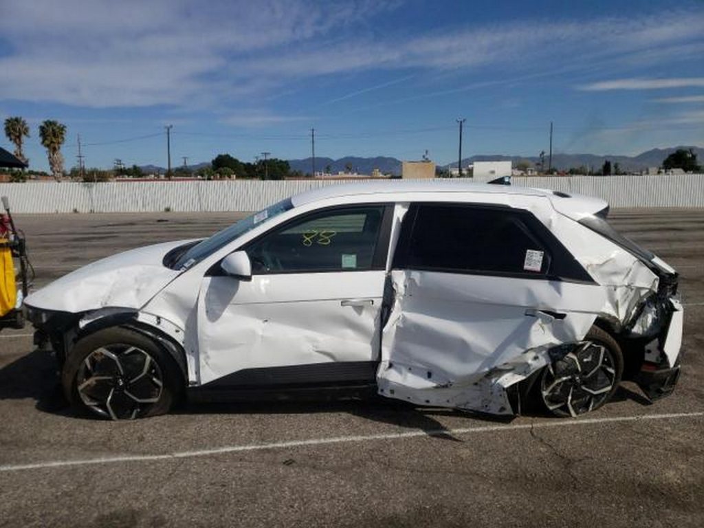Wrecked Hyundai Ioniq 5s And Kia EV6s Have Already Started Piling Up ...
