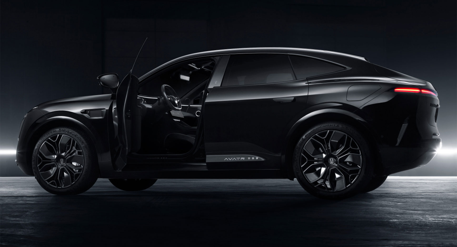 China’s Avatr 011 MMW Wears An All-Black Dress | Carscoops