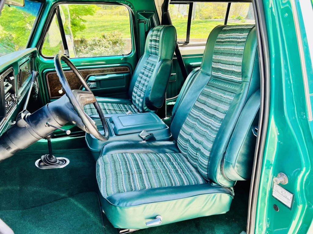 Ford Bronco 1979 Interior