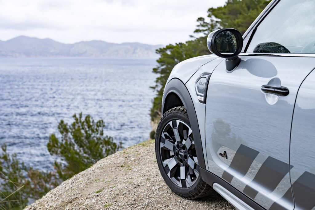 MINI Launches New Accessories For The Cooper S Countryman ALL4 | Carscoops