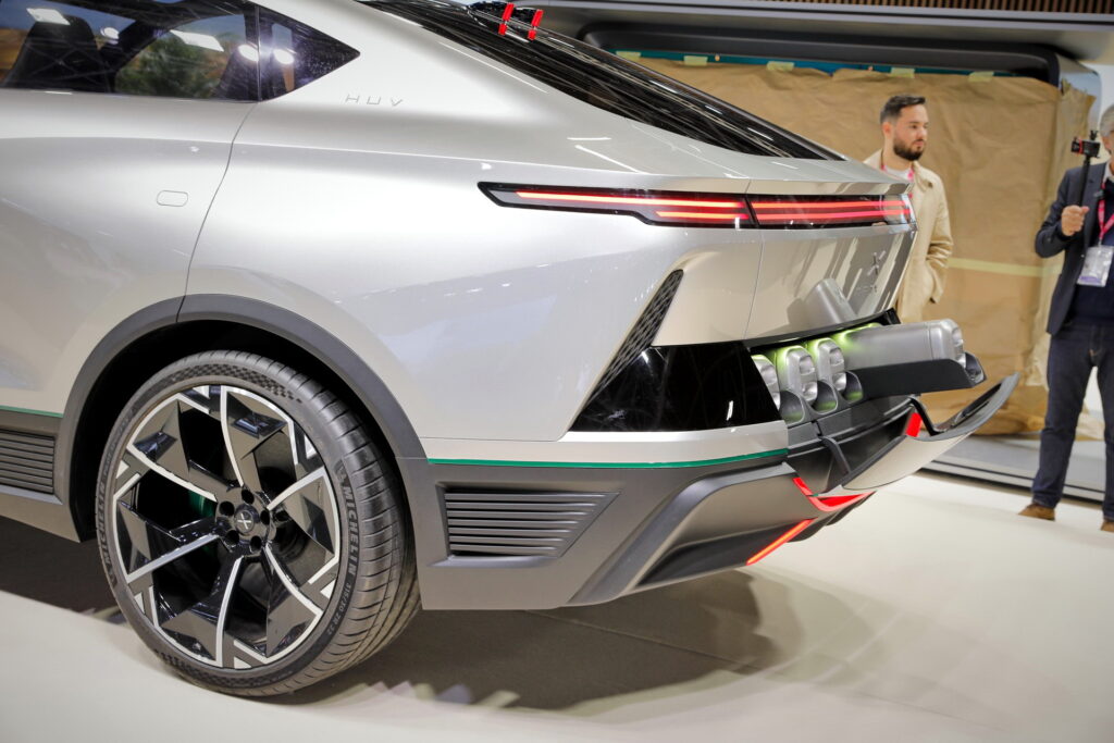 NAMX HUV Is A Pininfarina-Designed SUV With Swappable Hydrogen Bottles ...