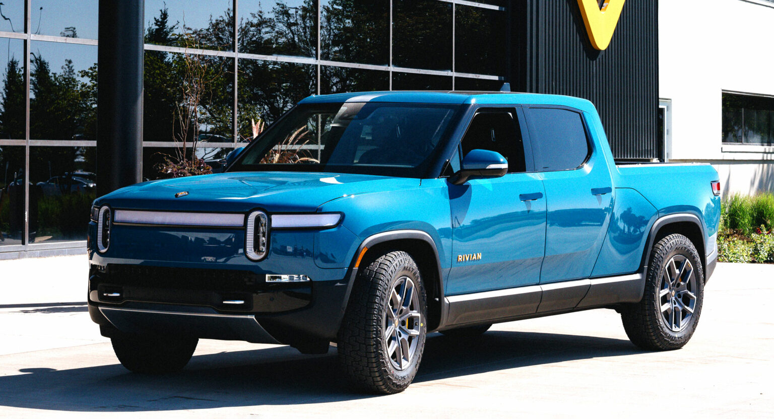 Car Key Now a Posh, Smart Accessory for Display On the Bistro Table ...