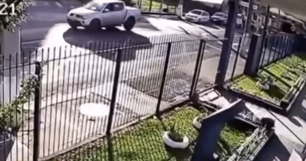 Driver Confuses Speed Bump With Launching Ramp Crashing Into Pickup ...