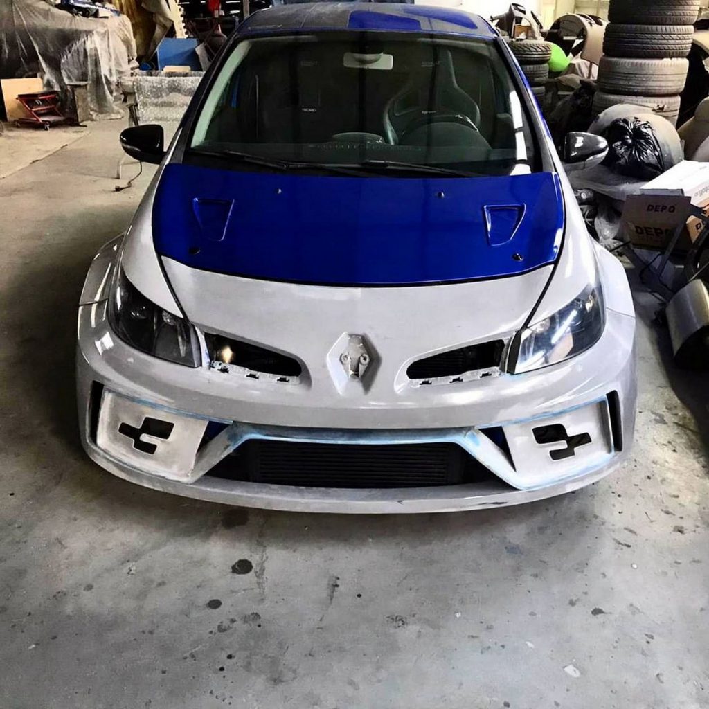 Heavily Modified Renault Clio III RS Sports Talisman Taillights | Carscoops