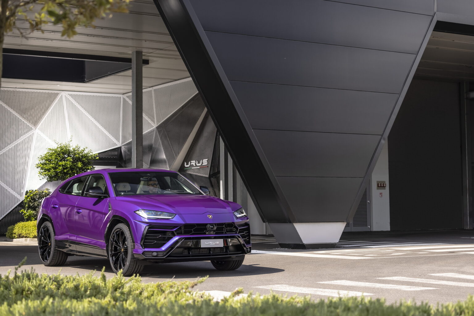 Lamborghini Builds 20,000th Urus, Making It The Fastest-Selling Lambo ...
