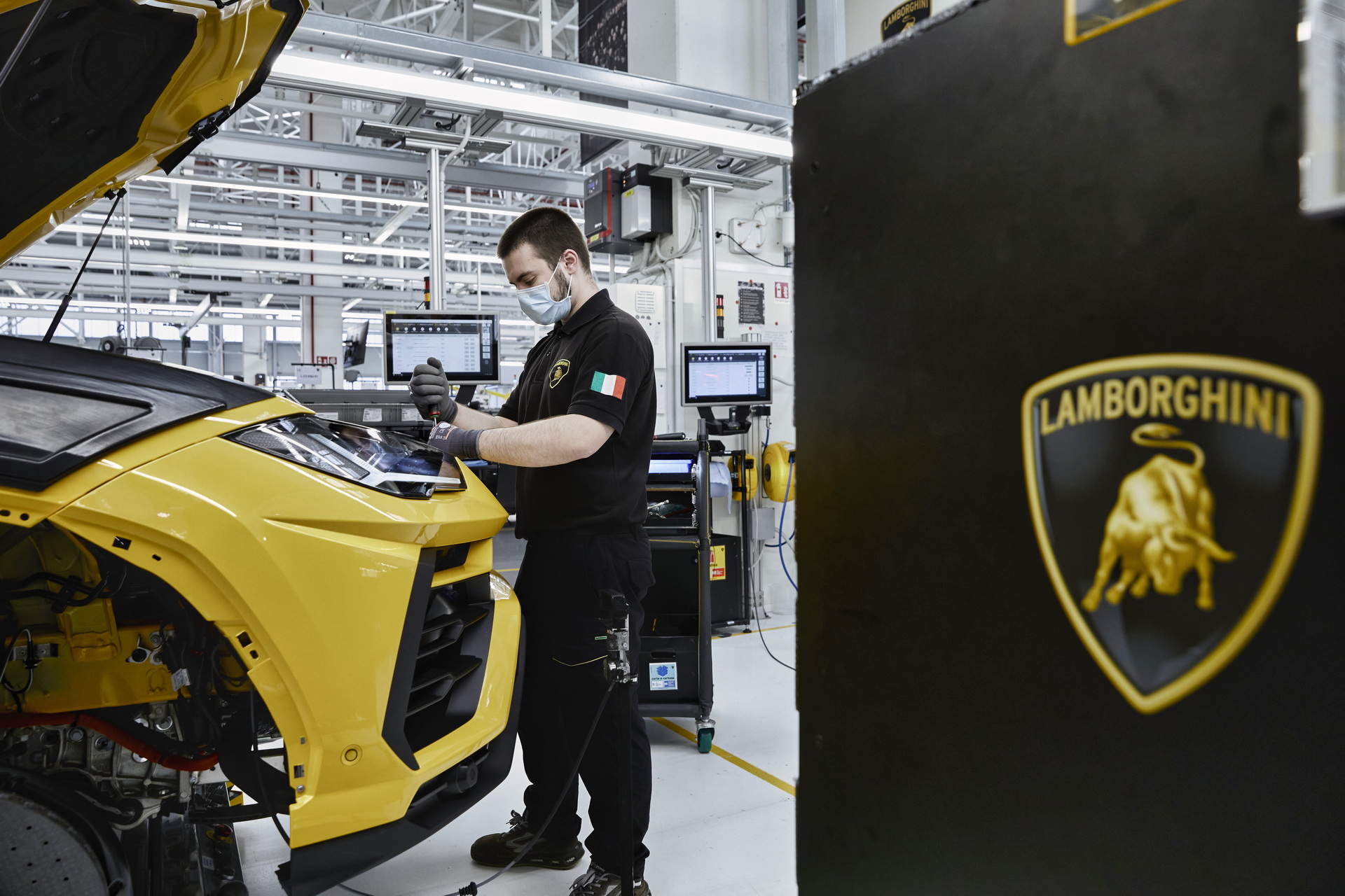 Lamborghini Builds 20,000th Urus, Making It The Fastest-Selling Lambo ...