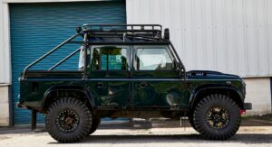 Bowler's Extreme Defender Is Lifted And Ready For Action | Carscoops