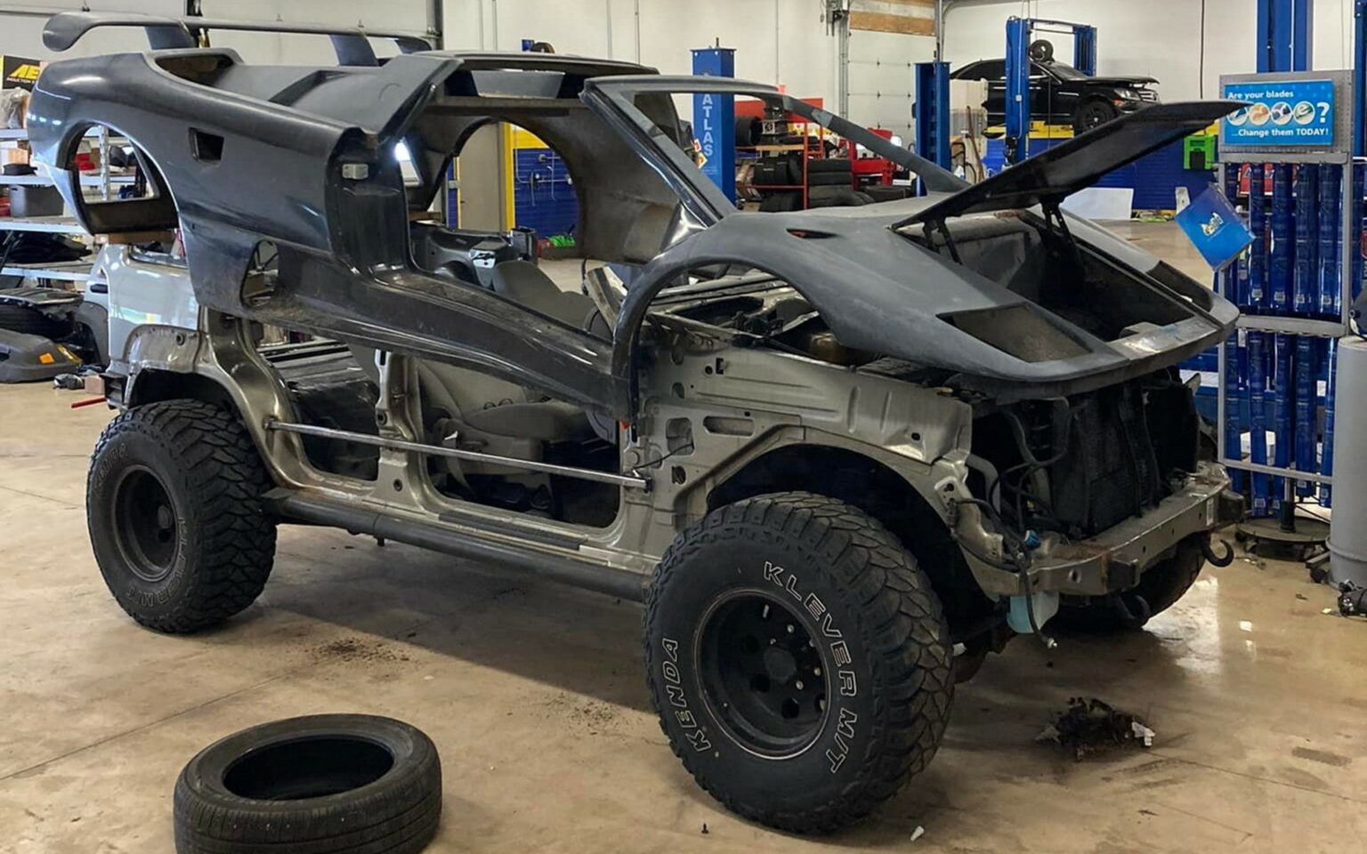 “Jeeporghini” Lamborghini Diablo Replica On A Jeep Chassis Will Put The ...