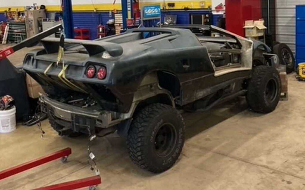 “Jeeporghini” Lamborghini Diablo Replica On A Jeep Chassis Will Put The ...