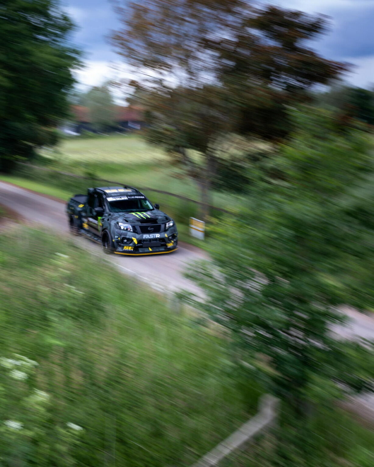 Wild Nissan Navara-R Comes With A Tuned GT-R Engine Producing 1,000 HP ...