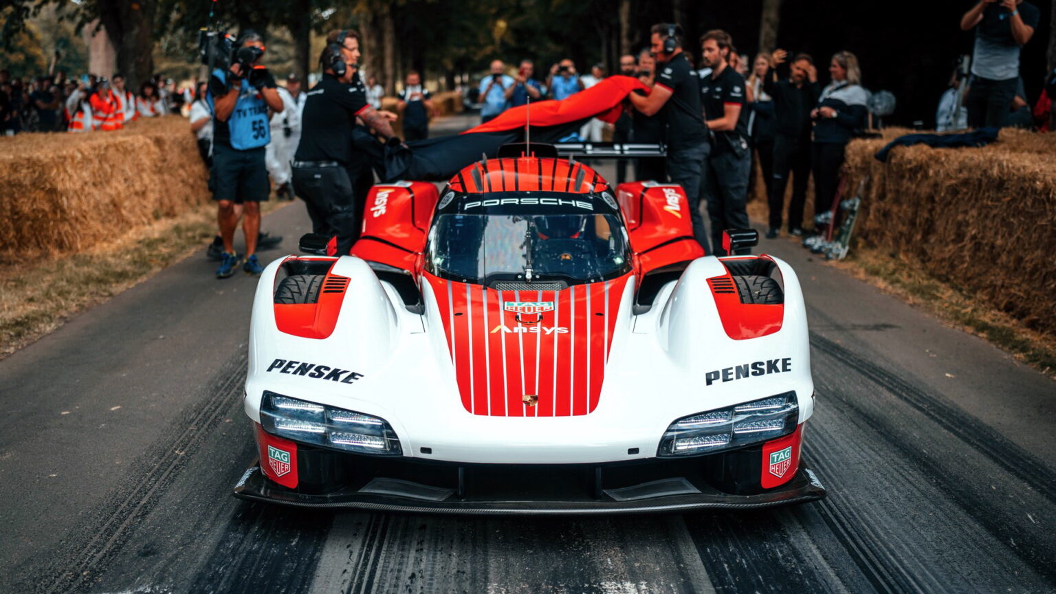 New Porsche 963 Is A 670 HP GTP Hypercar That Will Race At Daytona And ...