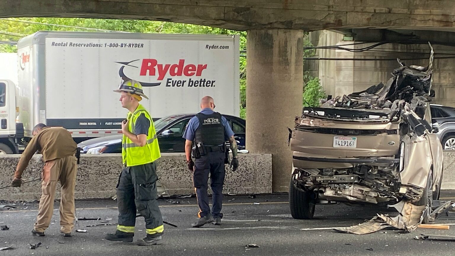 Brand New 2023 Range Rover Decapitated After Falling Off Car Carrier ...