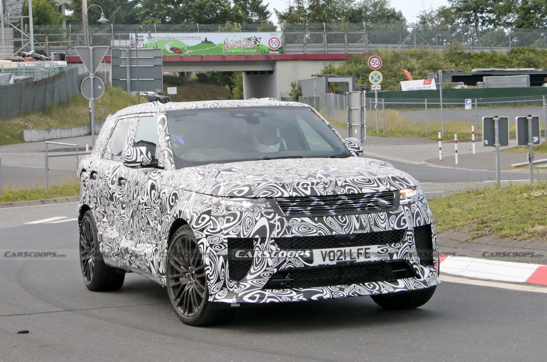 Range Rover Sport SVR Shows Off Angry-Looking Bodywork In Latest Spy ...
