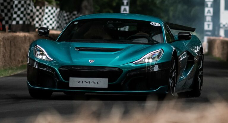 1:8 Scale Ferrari Daytona SP3 LEGO Technic Set Somehow Has Working 8 ...