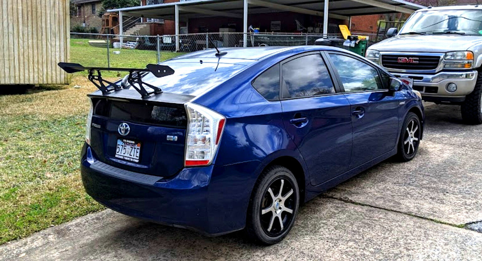 This Modern-Day Take On The DeLorean DMC-12 Is A Futuristic EV Wrapped ...