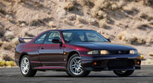 This Midnight Purple R33 Nissan Skyline GT-R With Under 1,000 Miles Is ...