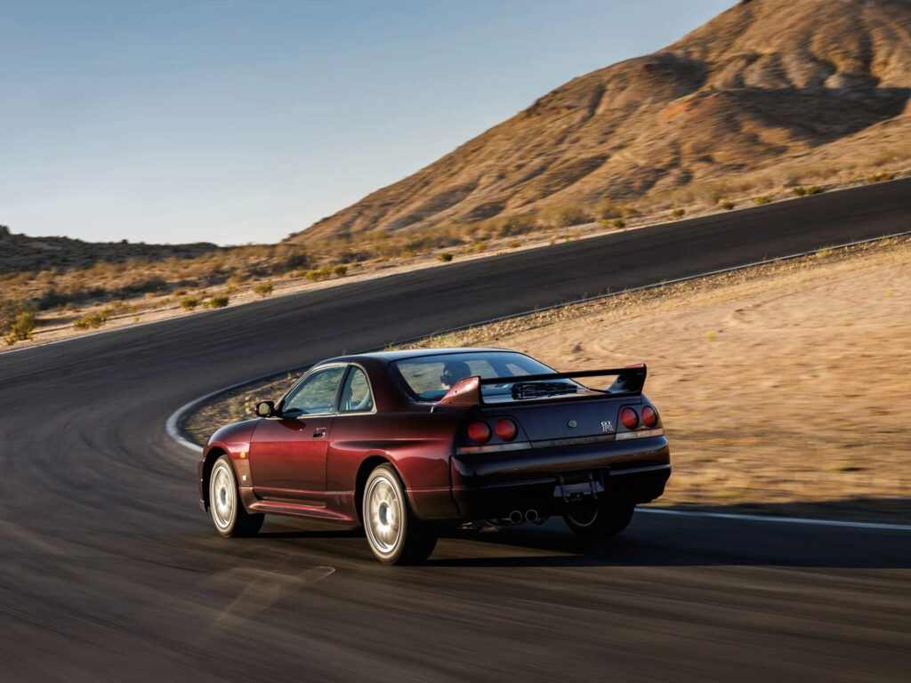 This Midnight Purple R33 Nissan Skyline GT-R With Under 1,000 Miles Is ...