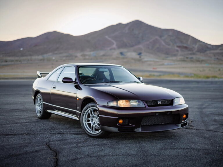 This Midnight Purple R33 Nissan Skyline GT-R With Under 1,000 Miles Is ...