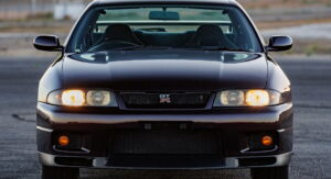 This Midnight Purple R33 Nissan Skyline GT-R With Under 1,000 Miles Is ...