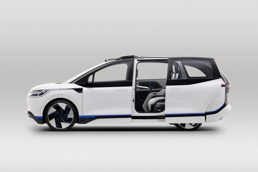 Baidu Debuts Apollo RT6 Level 4 Autonomous Minivan With Removable ...