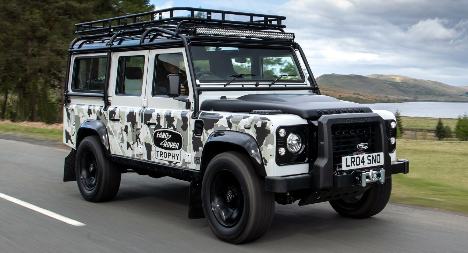 Land Rover Classic Unveils Re-Engineered Defender Works V8 Trophy II ...
