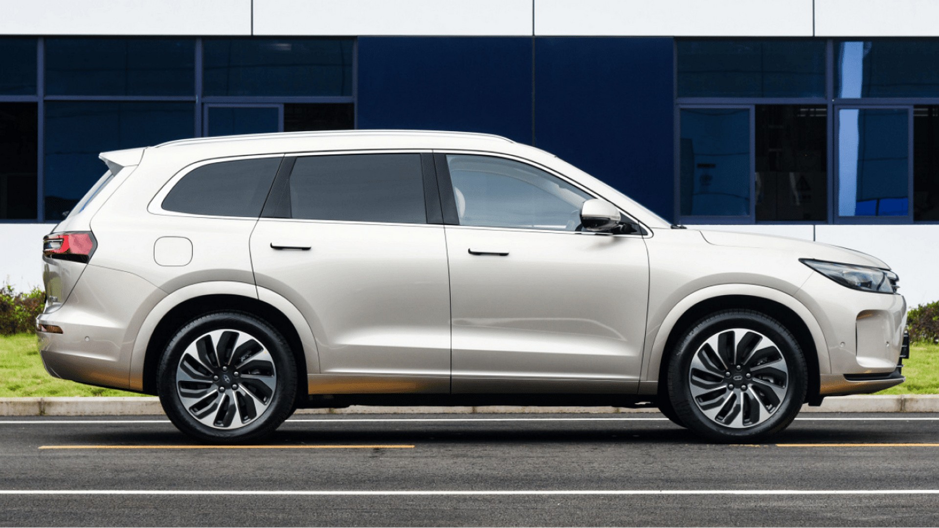 Aito M7 Is A Six-Seat Range-Extender SUV Coming For The BMW X7 And ...